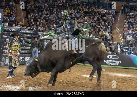 NEW YORK, NEW YORK - JANUARY 06: Daylon Swearingen rides Soul Train ...