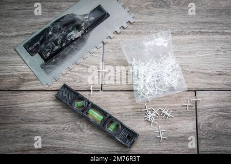 Spirit level and tiling tools. Repairs and renovation Stock Photo - Alamy