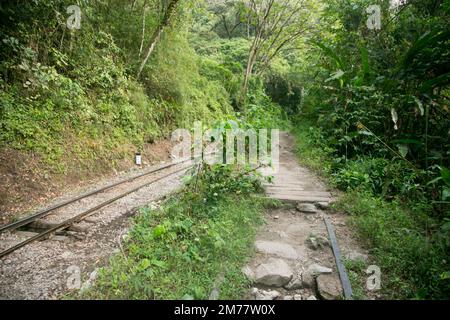 Hiking from Santa Teresa Hidroeléctrica to Aguas Calientes to reach ...