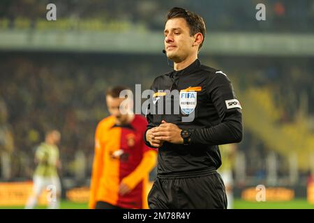 ISTANBUL - Referee Halil Umut Meler during the Turkish Super Lig match ...