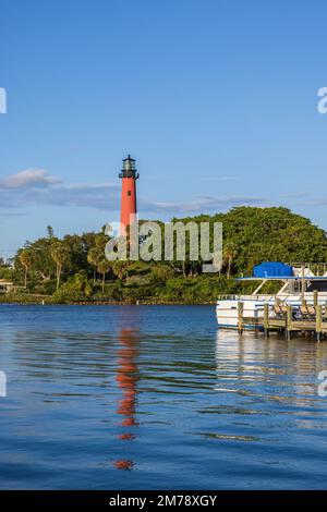 View to the Jupiter lighthouse on the north side of the Jupiter Inlet ...