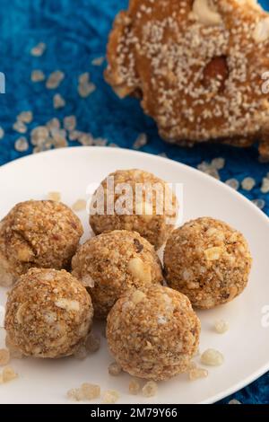 Gond ke laddu Also Called Karadantu, Antinaunde Gondh Ladoo Made Of ...