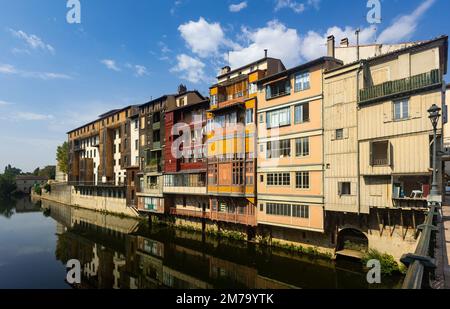 Canal in middle of buildings in Castres, France Stock Photo - Alamy