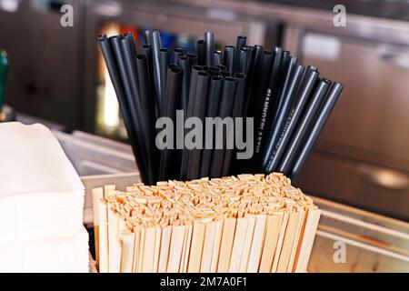 Eco friendly biodegradable paper disposable for packaging food and ...