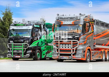 Beautifully customized green Scania R540 tank truck Movin' On for bulk ...