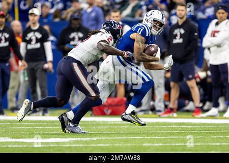 Houston Texans defensive back Tavierre Thomas walks to to the field ...