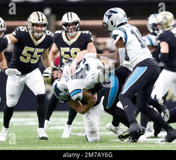 New Orleans Saints long snapper Zach Wood (49) during an NFL football ...