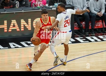 Los Angeles Clippers guard Bogdan Bogdanovic (10) looks to shoot ...
