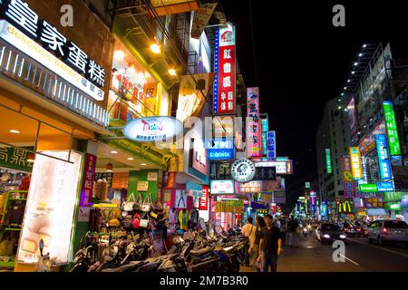 Taichung,Donghai Night Market Stock Photo - Alamy