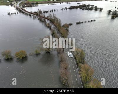 The Welney wash fills with floodwater as the levels of The Old Bedford ...