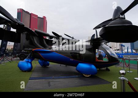 People view a functional prototype of the ASKA A5 VTOL flying car ...