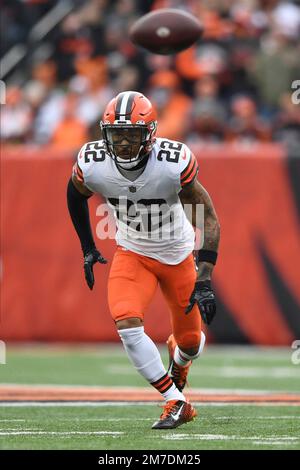 Cleveland Browns safety Grant Delpit (22) runs up the field during an ...
