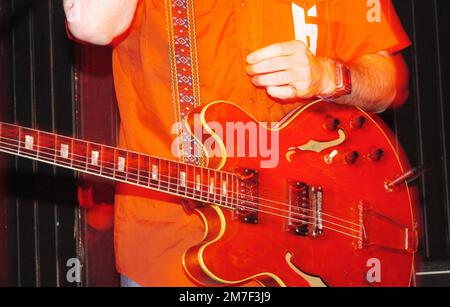 SUPER FURRY ANIMALS, CONCERT, 2004: Gruff Rhys of SUPER FURRY ANIMALS ...