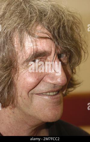 DRUG SMUGGLER, COUNTER-CULTURE ICON, HOWARD MARKS: Famous Welsh drug ...