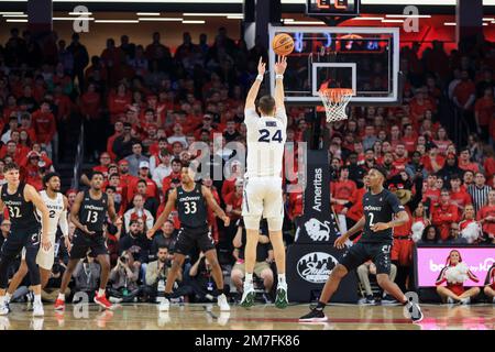 Xavier's forward Jack Nunge (24) deflects the ball as Cincinnati's ...