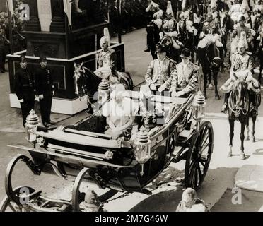 Silver Jubliee celebrations, King George V and Queen Mary, St Paul's ...