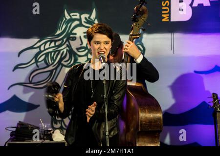 Hannah Gill and the Hours in concert in Brooklyn Stock Photo - Alamy