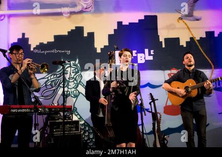 Hannah Gill and the Hours in concert in Brooklyn Stock Photo - Alamy