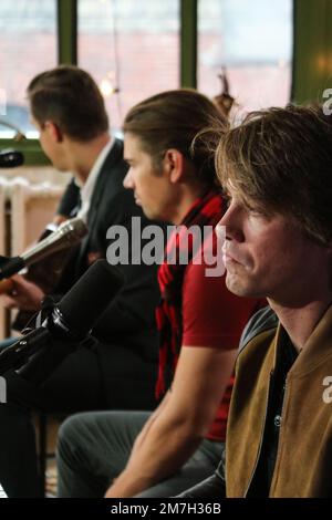 Hanson Films a holiday session in Brooklyn Stock Photo - Alamy