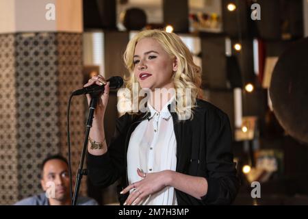 Felicity films a session in Brooklyn Stock Photo - Alamy