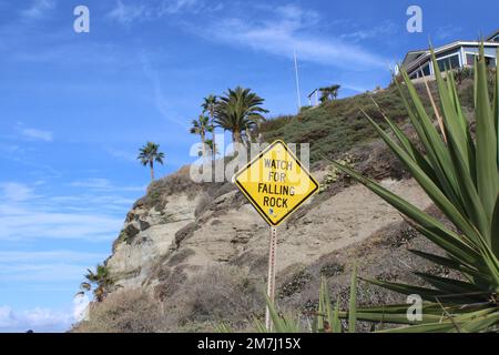Cautionary sign near trail cliff Stock Photo - Alamy