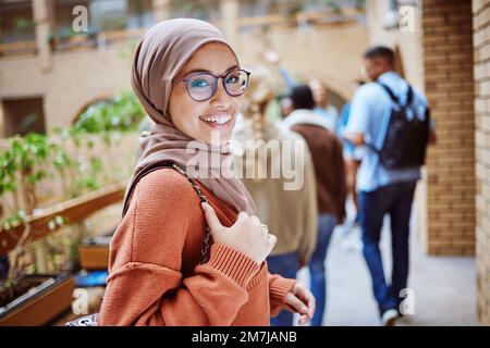 Students of the International Islamic University, Female Campus ...