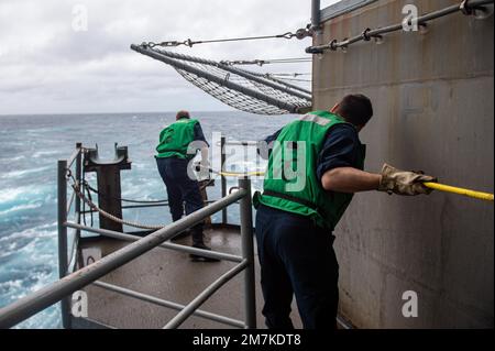220510-N-SI601-1106 PACIFIC OCEAN (May 10, 2022) Sailors test the ...