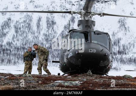 Maj. Gen. Peter Andrysiak, Deputy Commanding General for U.S. Army ...