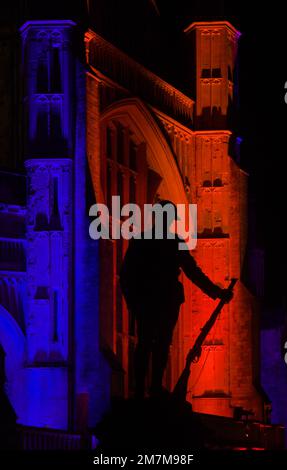 Statue of WW1 Rifleman, King's Royal Rifle Corps Memorial, Winchester ...