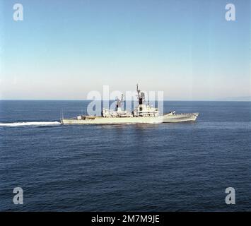 USS Jouett (CG-29) underway in 1992 Stock Photo - Alamy