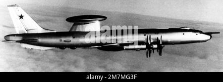 A right side view of an Airborne Early Warning Squadron 123 (VAW-123) E ...