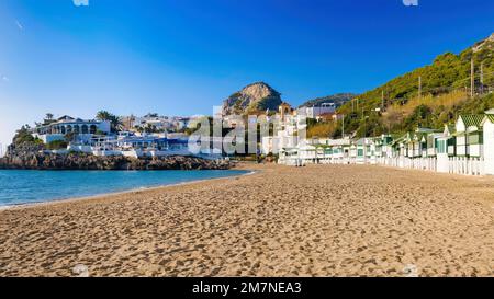 Vistas panoramica de las casetas de antiguos pescadores de la playa de ...
