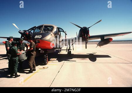 A left front view of an OV-1D Mohawk aircraft equipped with an APS-94 ...