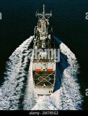 An aerial stern view of the Australian frigate ADELAIDE (F-01) underway ...