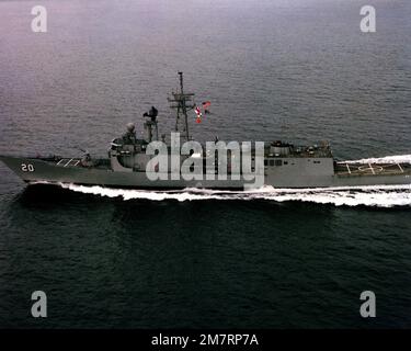 An aerial port beam view of the guided missile frigate ANTRIM (FFG-20 ...
