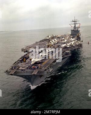 Crewmen of the nuclear-powered aircraft carrier USS CARL VINSON (CVN-70 ...