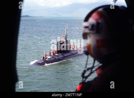 Crewmen from the nuclear-powered attack submarine USS BILLFISH (SSN-676 ...