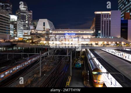 Keio train at station in the night Stock Photo - Alamy