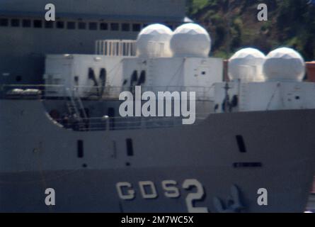 Starboard bow view of the auxiliary deep submergence support ship USS ...