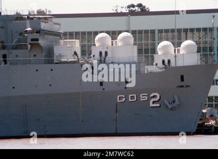 Starboard bow view of the auxiliary deep submergence support ship USS ...