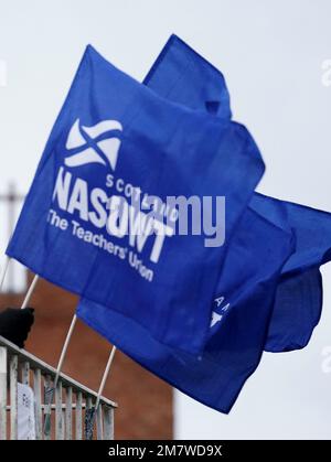 Members of the EIS and SSTA unions on the picket line at St Andrew's ...