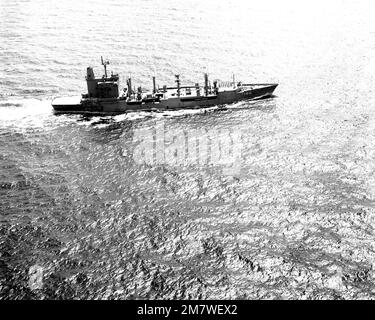 A starboard beam view of the fleet oiler USNS HENRY J. KAISER (T-AO-187 ...