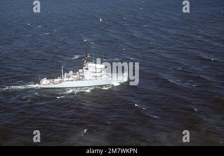 A starboard beam view of the ocean minesweeper USS LEADER (MSO-490 ...