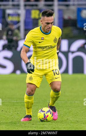 Lautaro Martinez (Inter Milan, #10) gegen Nonato (Fluminense FC, #16 ...