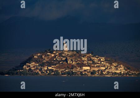 Mexico, Michoacan, Patzcuaro, Lago de Patzcuaro, Isla Janitzio Stock ...