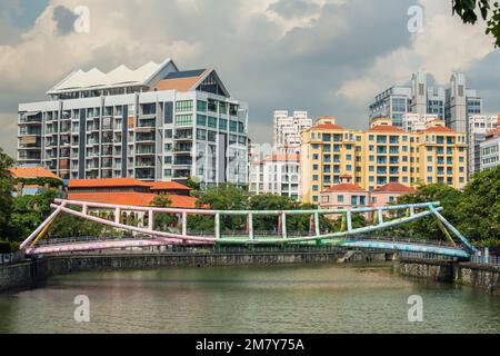 The Alkaff Bridge, a tubular steel pedestrian bridge in Singapore ...