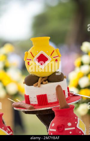 The cake is beautiful for weddings birthday and festive wedding Cake ...