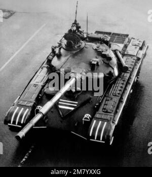 A front view of a Soviet T-80 main battle tank clearly showing the ...