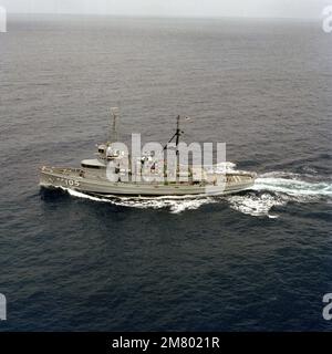 A port beam view of the fleet tug USNS MOHAWK (T-ATF-170) as it passes ...
