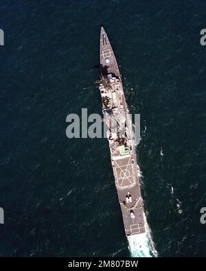 The destroyer USS O'BRIEN (DD-975) pulls alongside the nuclear-powered ...